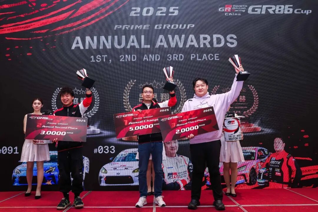 Nakoronahan ng kaluwalhatian, nagsisimula sa isang bagong paglalakbay ...